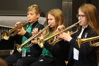 Grade 6 Band Workshops Provide Musical Foundation - Glenlyon Norfolk School